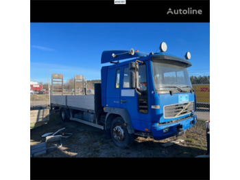 Грузовик бортовой/ Платформа Volvo FL6 220 Flatbed truck with ramps из Швеции, купить ...