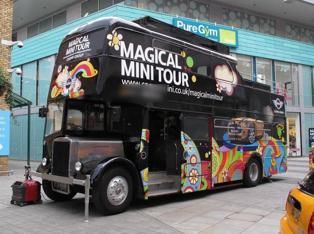 Двухэтажный автобус Leyland PD3 British Triple-Decker Bus Promotional ...